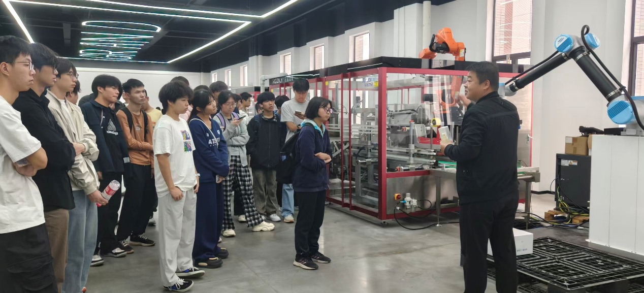 2025级电子信息工程专业赴花都大格智能开展认知实习活动